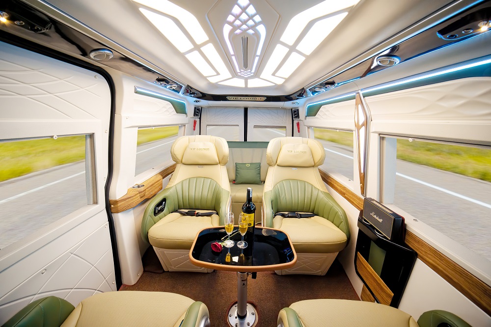 Ford Transit Limousine - Hãng ô tô DCar Limousine