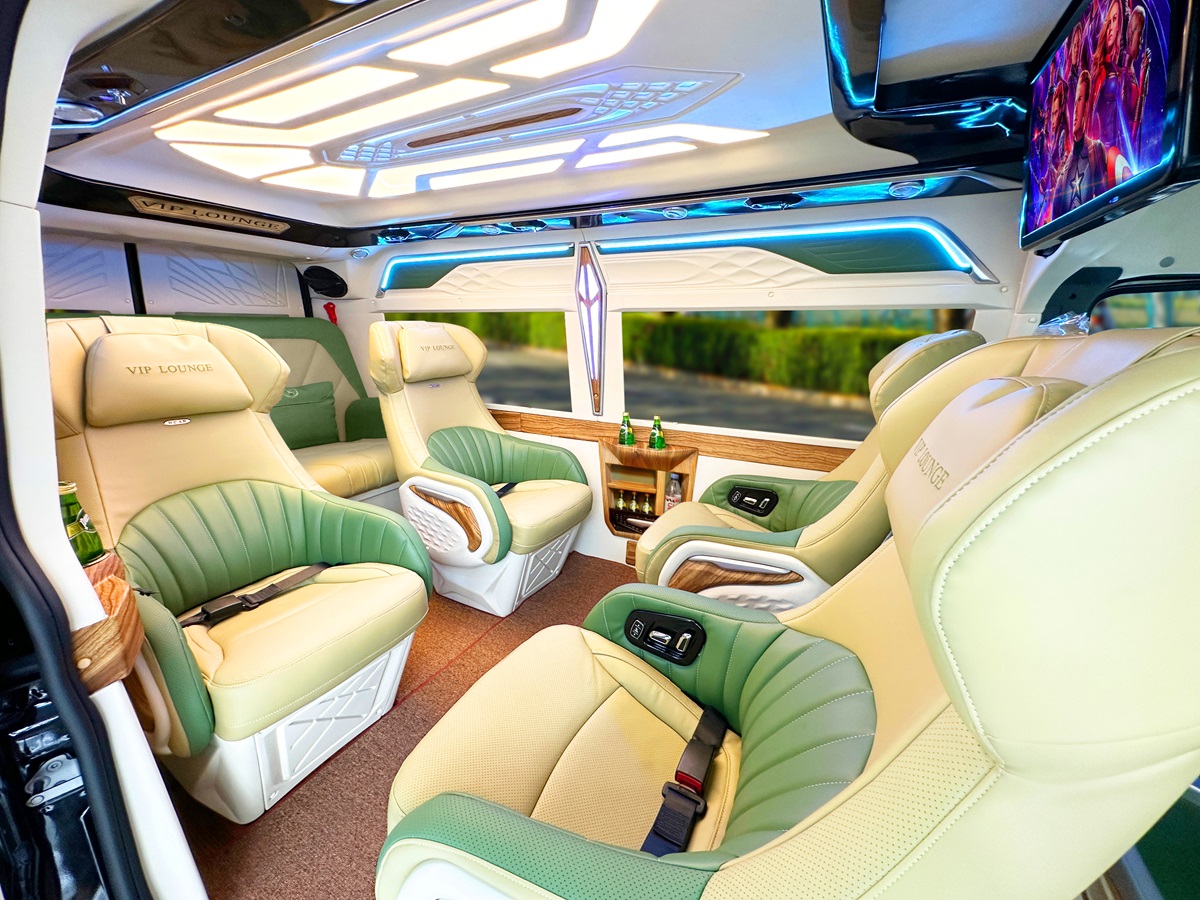 DCar Vip Lounge - Ford Transit - Hãng ô tô DCar Limousine